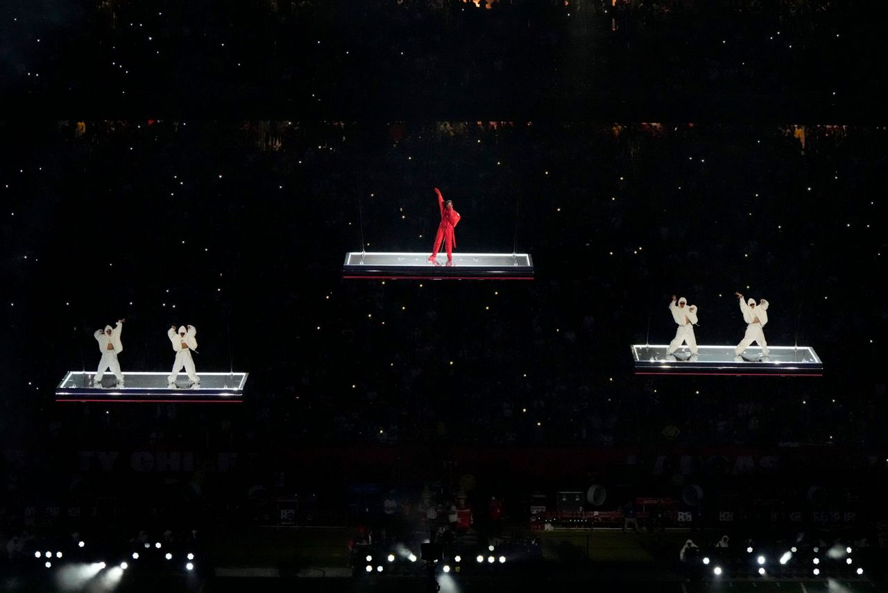Rihanna, trio of anthems highlight Super Bowl's star power