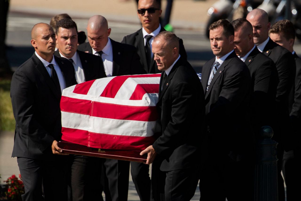 Stevens' colleagues pay respects in Supreme Court ceremony