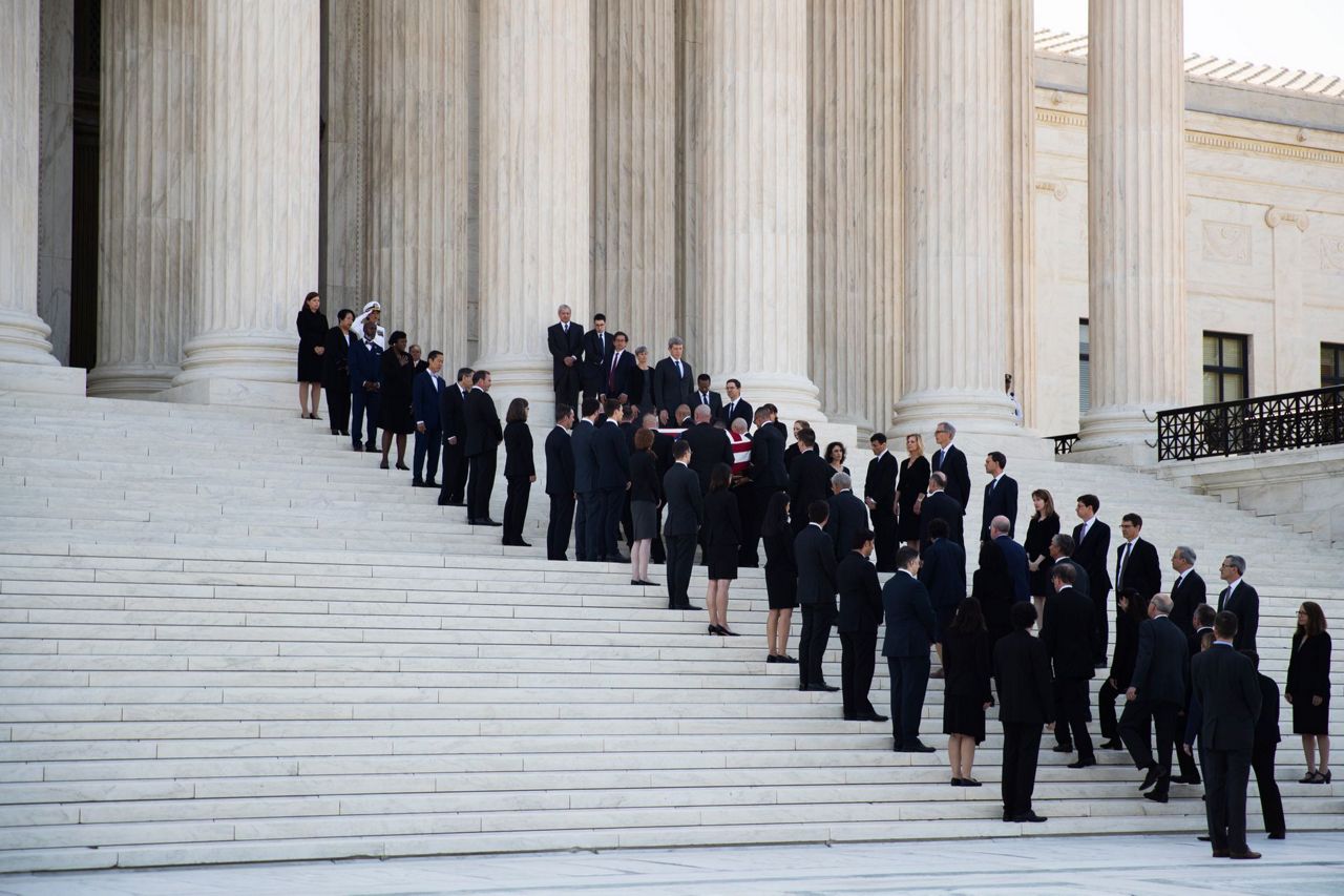 Stevens' colleagues pay respects in Supreme Court ceremony