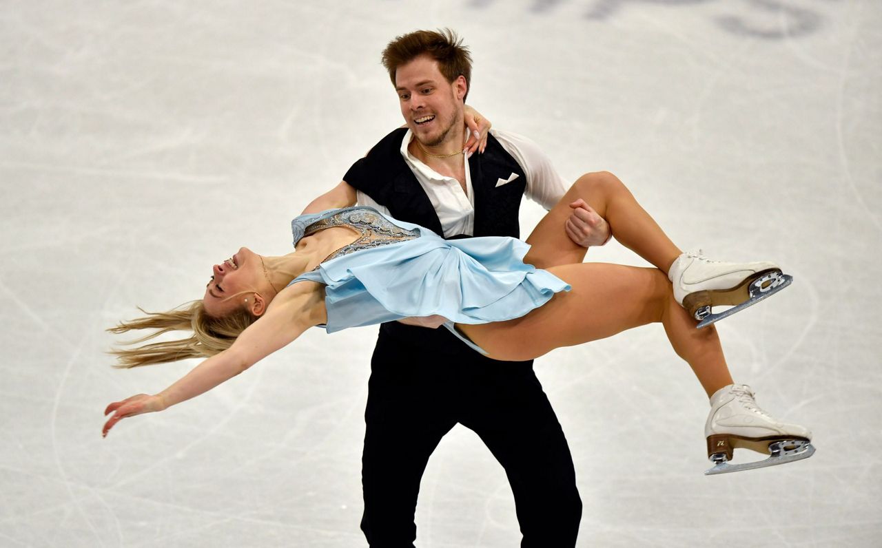 Russian win rhythm dance to extend command at skating worlds