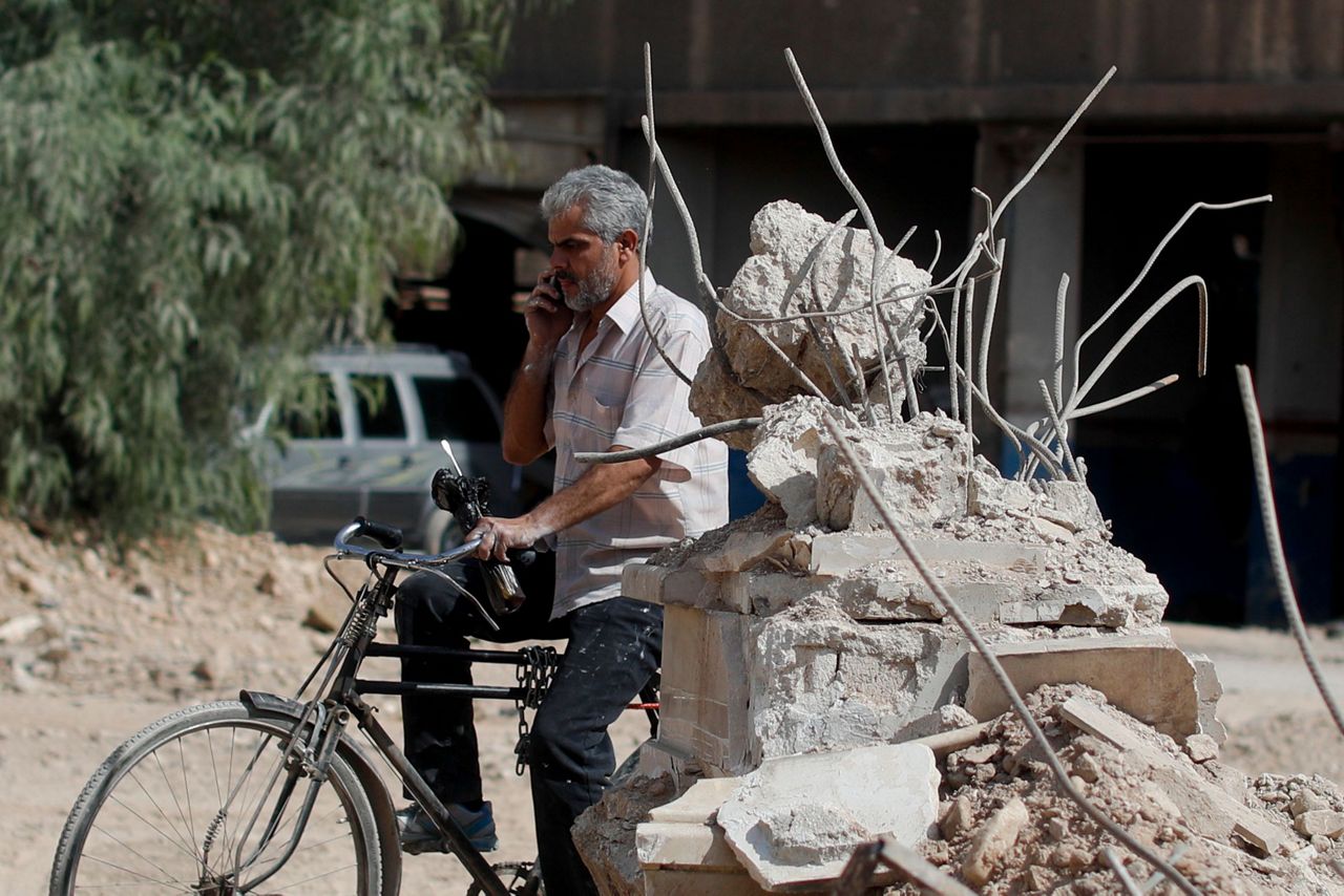 AP PHOTOS: Clearing the rubble in Syria's Yarmouk camp
