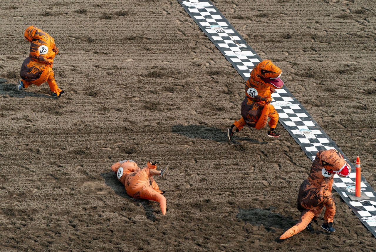 'T. rexes' race to photo finish at Washington state track