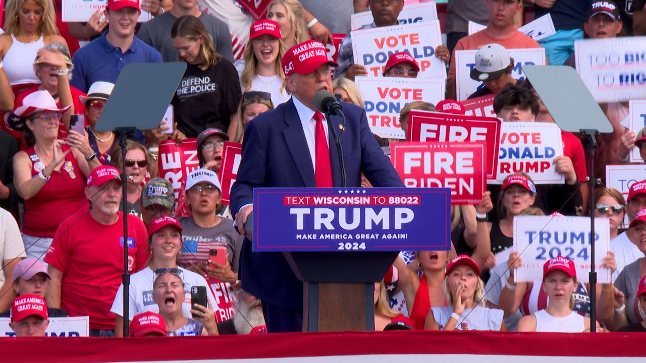 Trump makes third campaign visit to Wisconsin