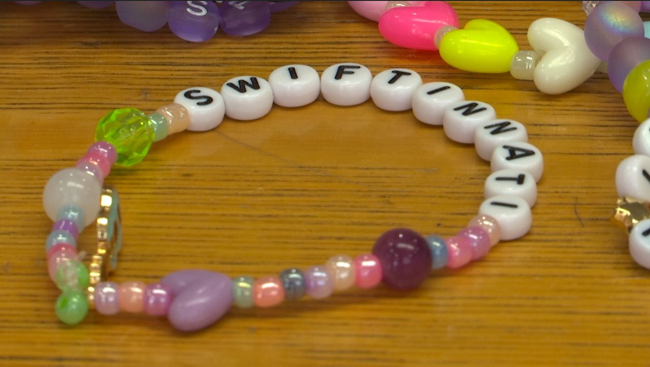 Former foster kid gives 120 foster teens Swiftie experience