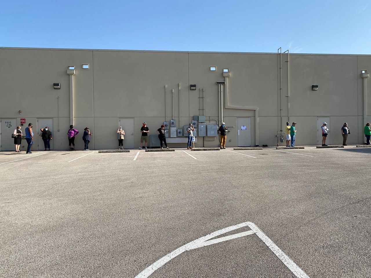 Long Lines Form as Early Voting Gets Underway in Texas