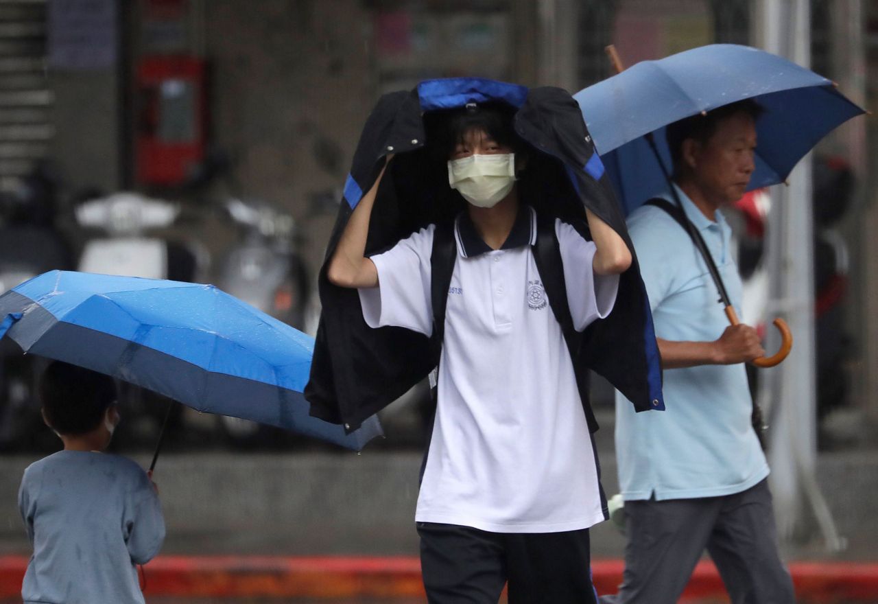 Typhoon Koinu makes landfall in southern Taiwan, causing 190 injuries ...