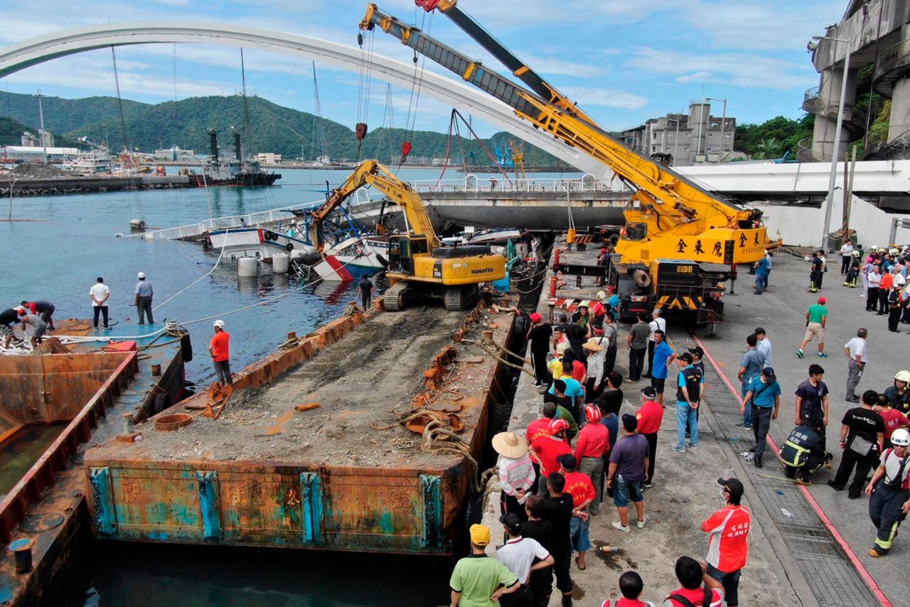 Bridge falls in Taiwan bay, injuring 10 on boats below