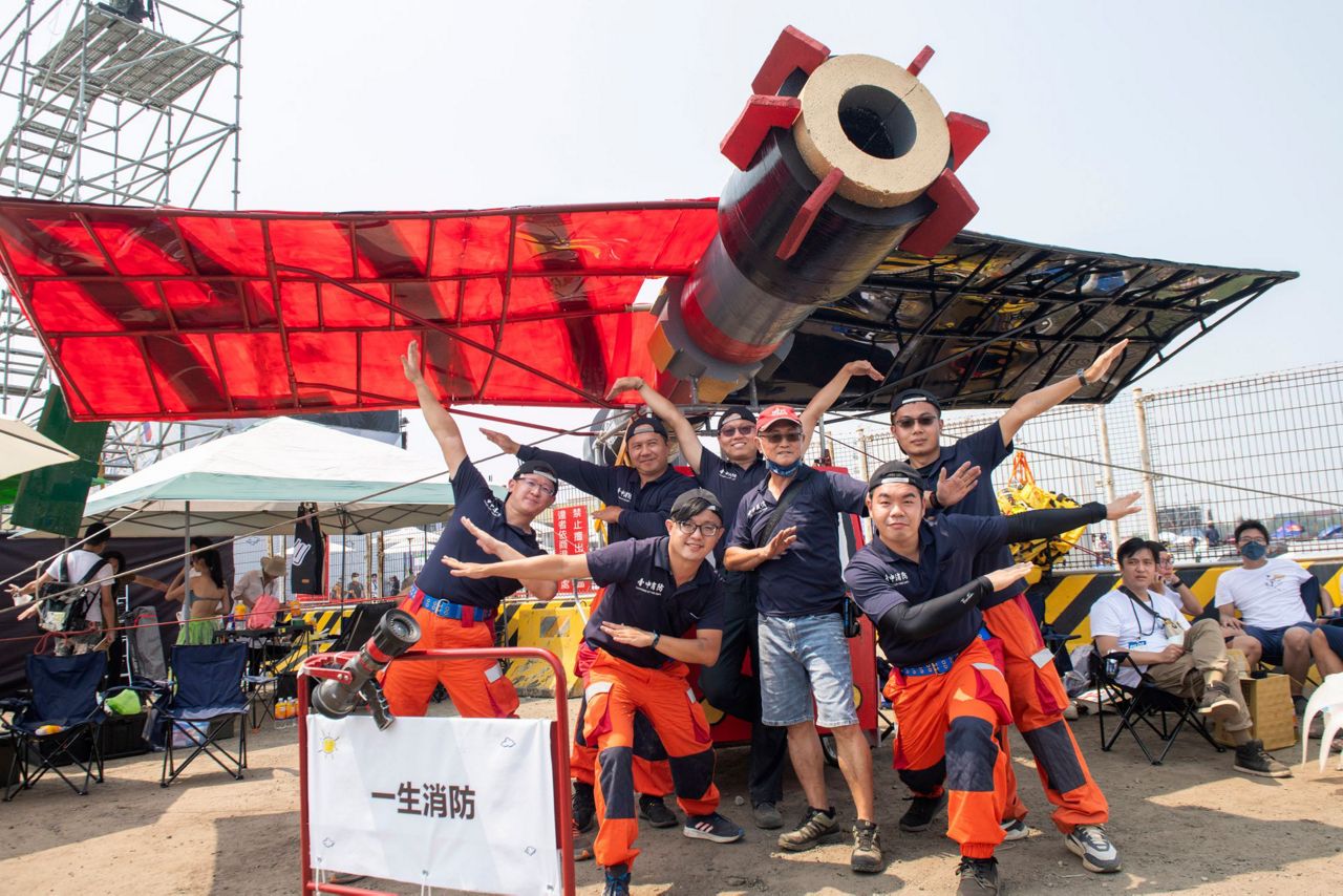 Taiwanese fly and flop for fun in Red Bull glider contest
