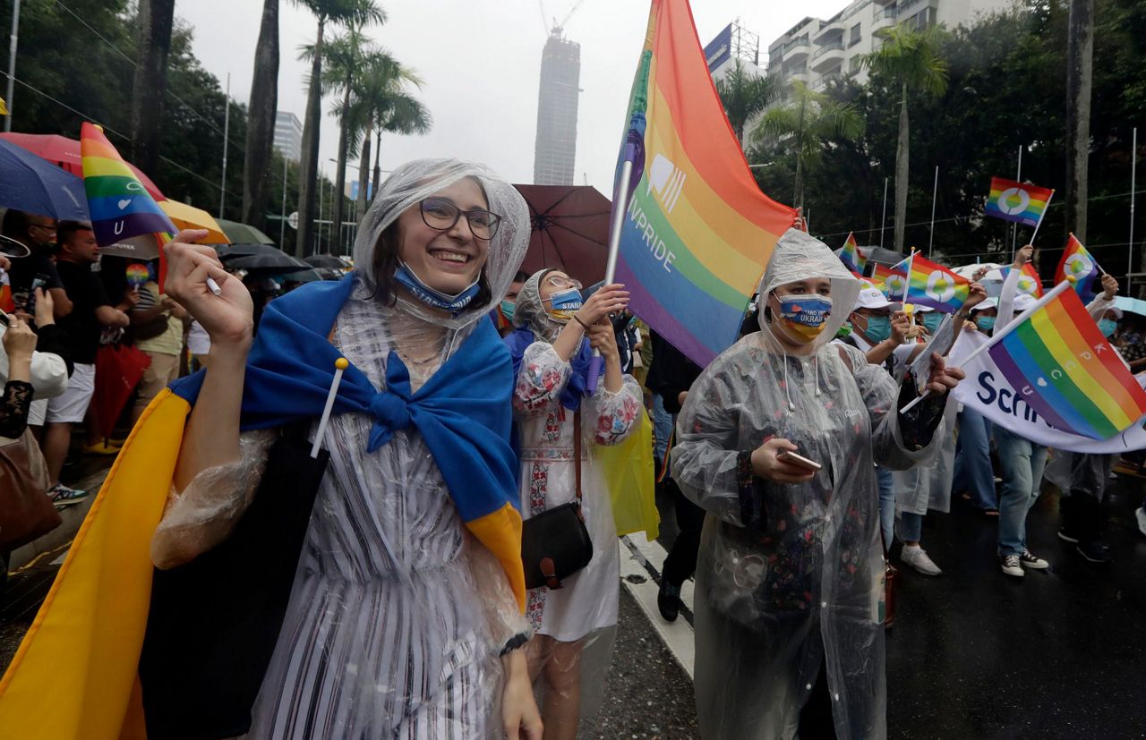 120,000 parade at Taiwan Pride despite rain