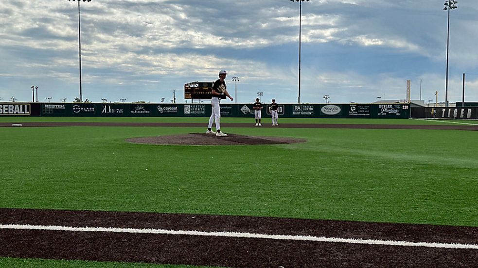Talented Taylor Tracey leading Dripping Springs baseball
