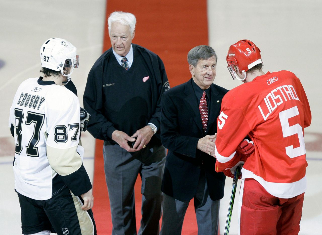 Red Wings great, NHL union pioneer Ted Lindsay dies at 93