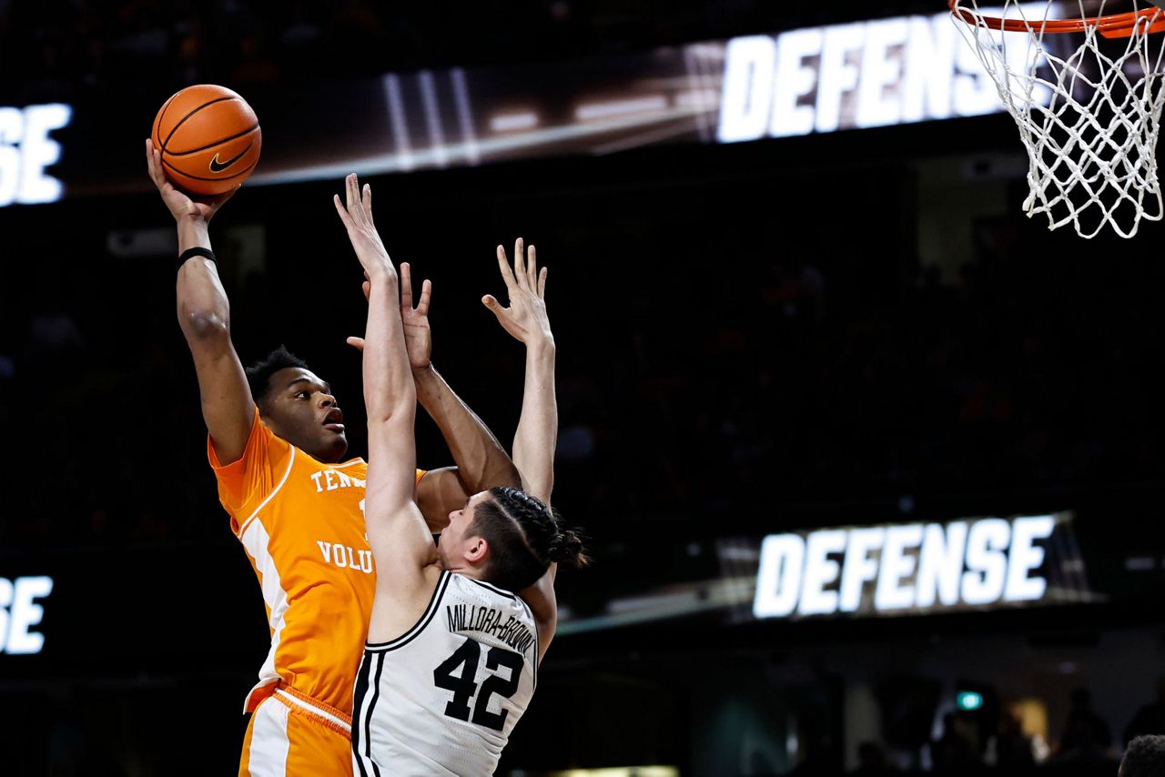 Vandy stuns No. 6 Tennessee on Lawrence's buzzer-beating 3