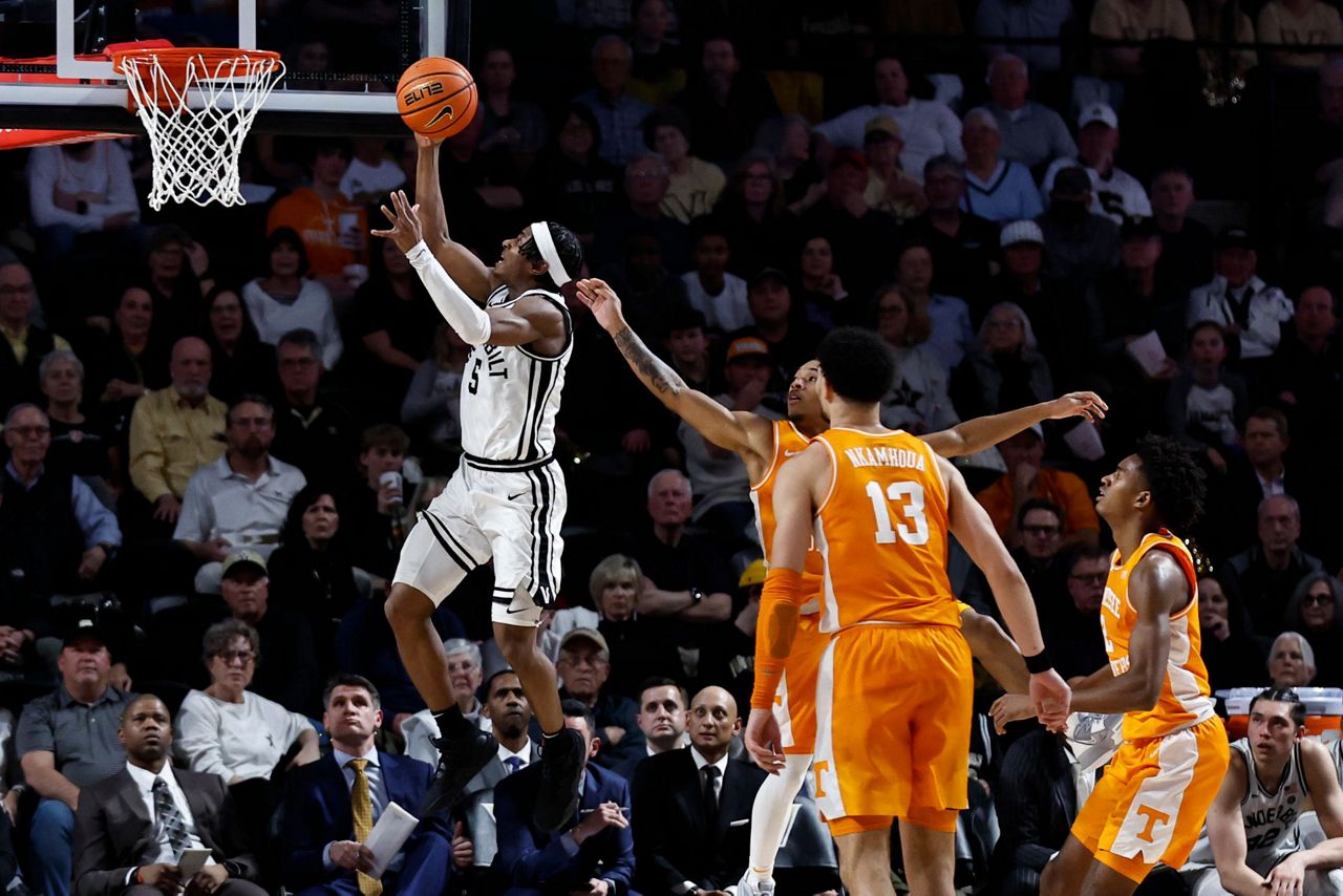 Vandy stuns No. 6 Tennessee on Lawrence's buzzer-beating 3