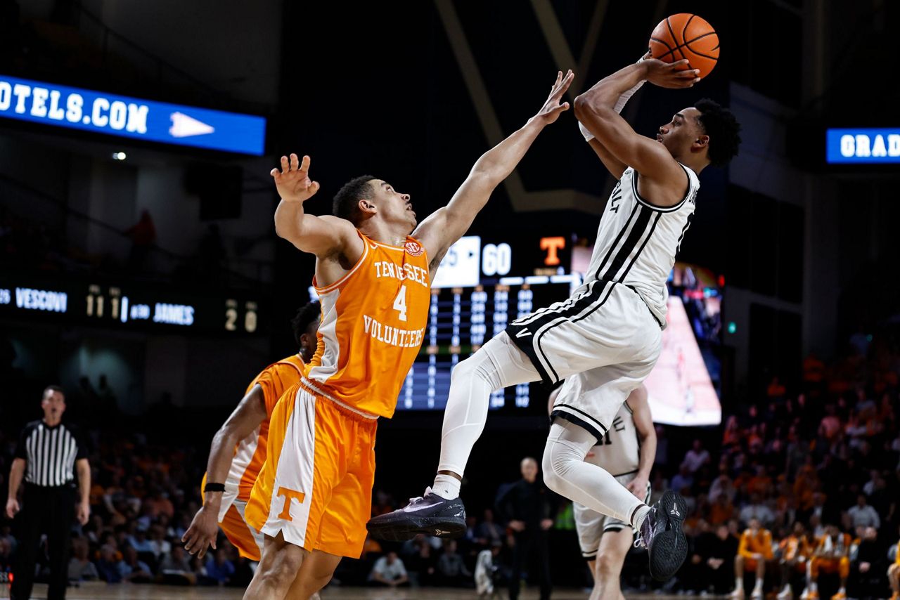 Vandy stuns No. 6 Tennessee on Lawrence's buzzer-beating 3