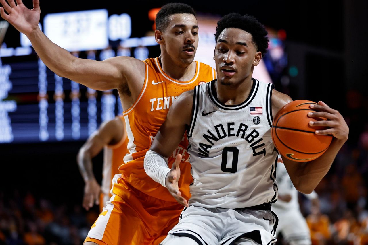 Vandy stuns No. 6 Tennessee on Lawrence's buzzer-beating 3