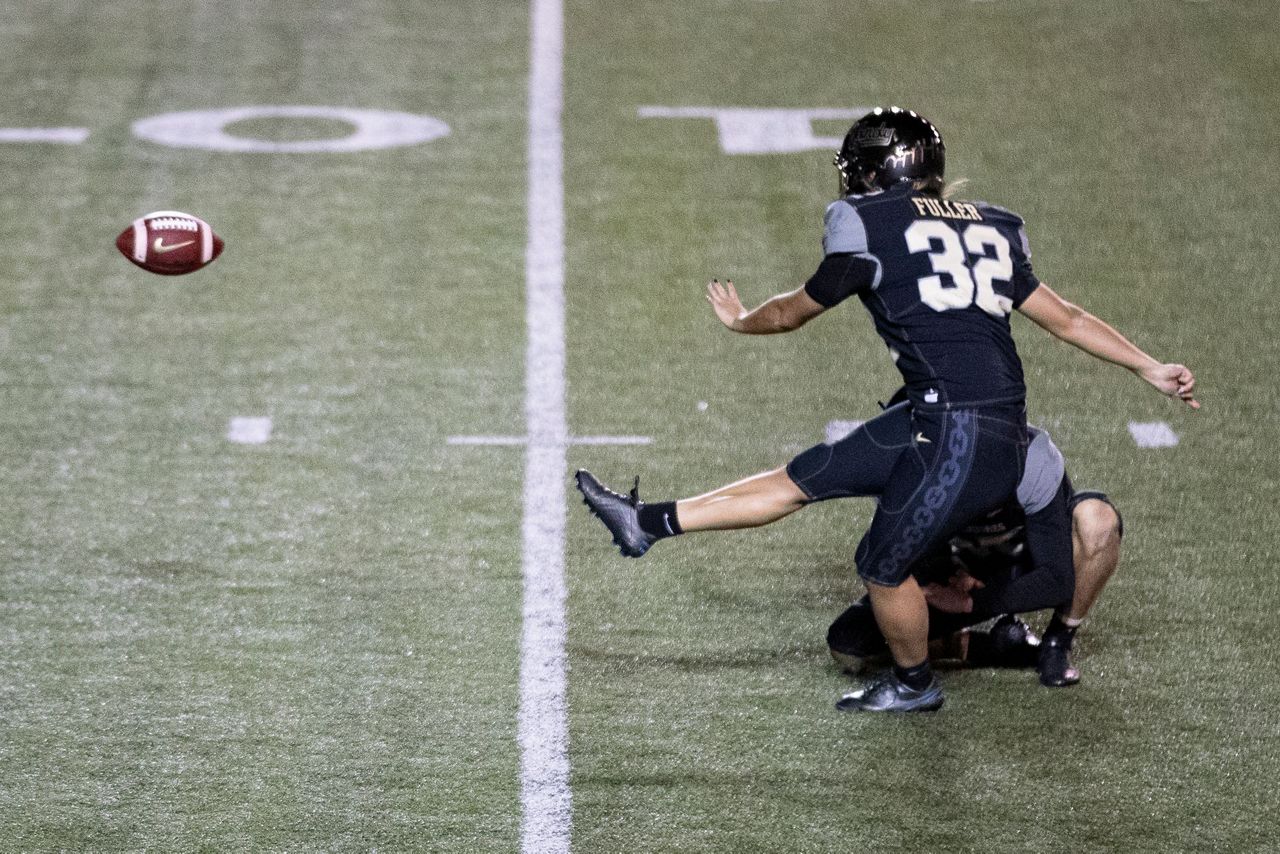 She scores! Fuller kicks 2 extra points for Vandy, Vols win