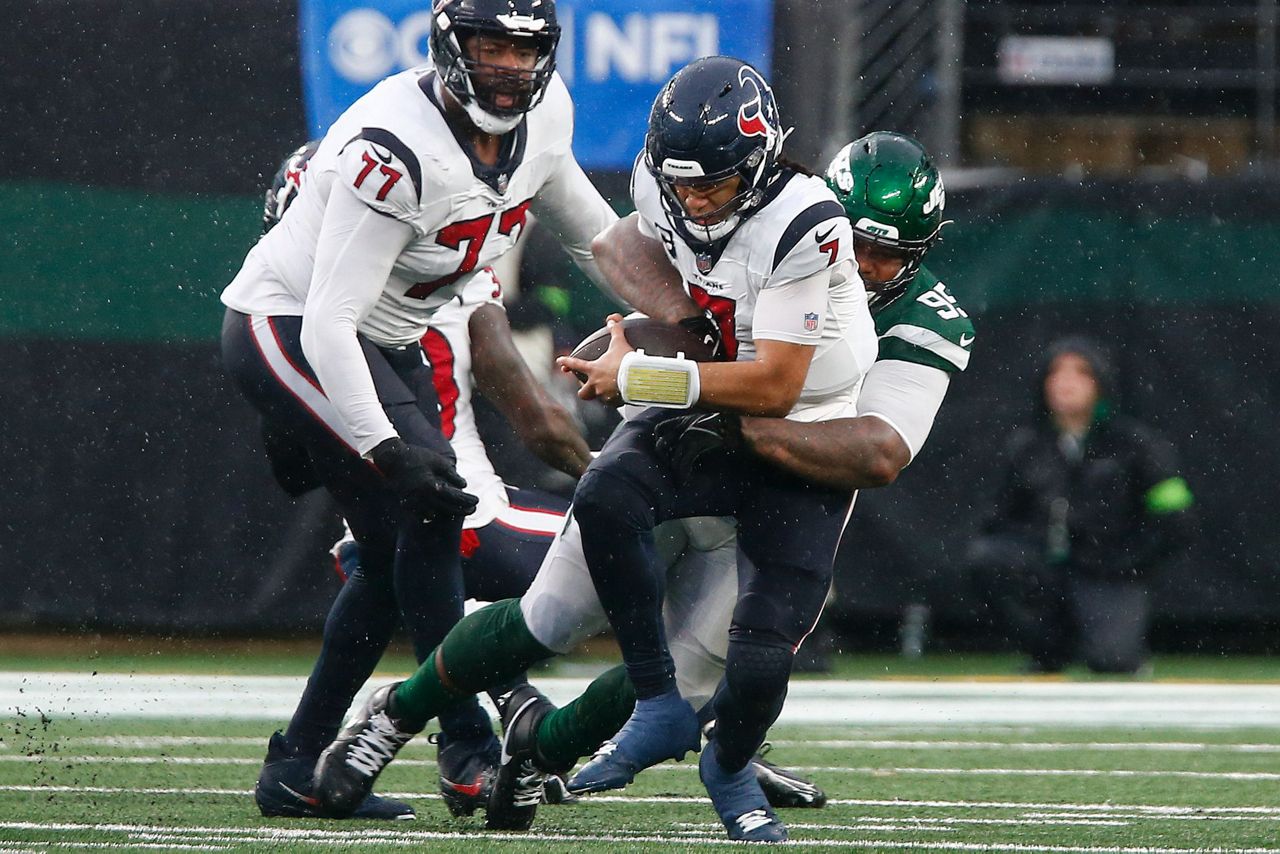 C.J. Stroud leaves with concussion late in Texans' loss vs Jets