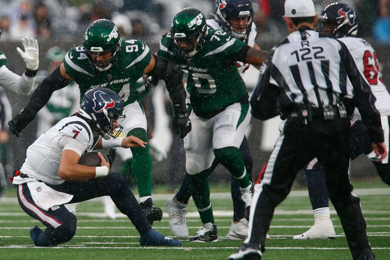 C.J. Stroud leaves with concussion late in Texans' loss vs Jets
