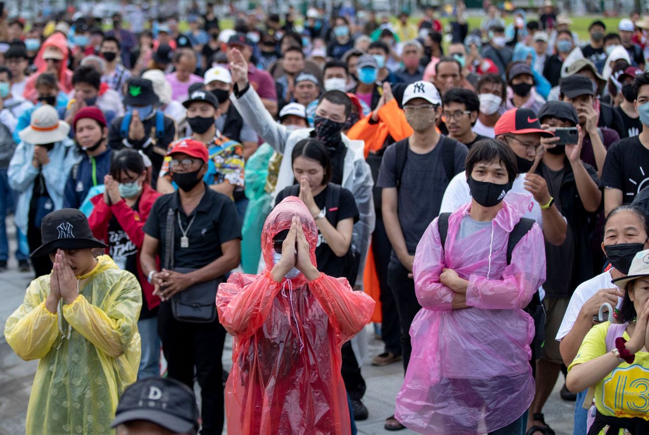 Thai protesters reinstall plaque symbolizing democracy