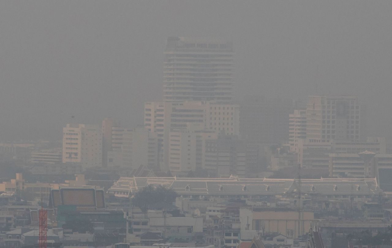 Unhealthy levels of smog choke Thai capital for over a week