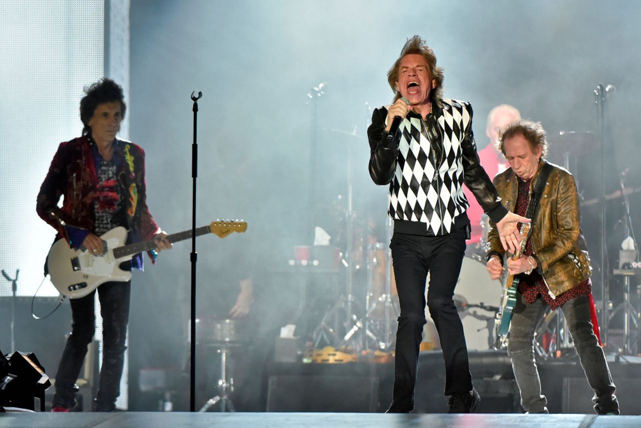 Rolling Stones return to stage, tour after Mick Jagger mends