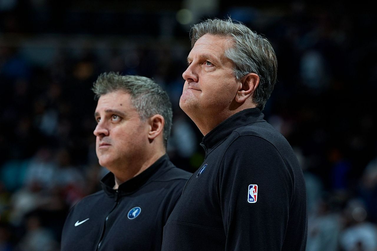 Timberwolves coach Chris Finch to have surgery on knee after sideline ...