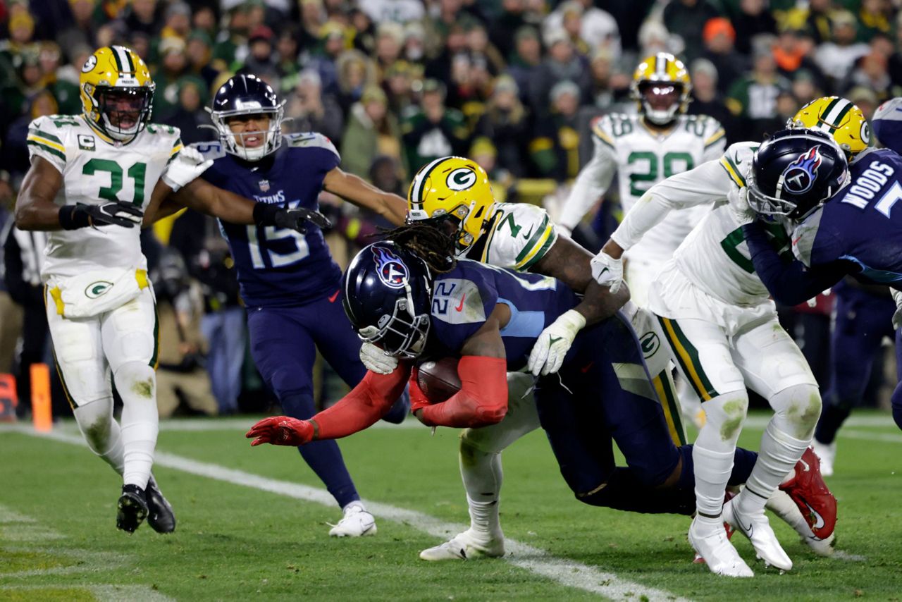 Tannehill leads Titans to 27-17 victory over Packers