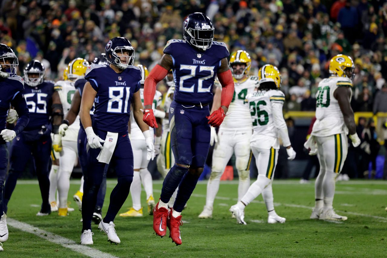 Tannehill leads Titans to 27-17 victory over Packers