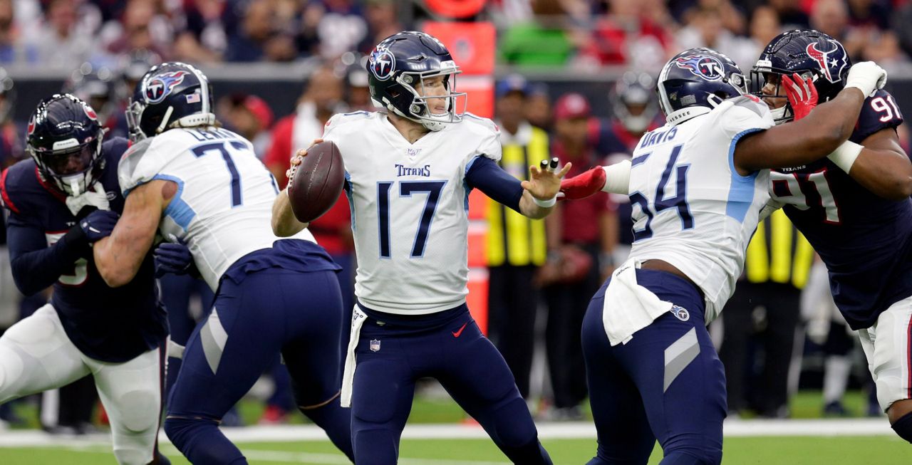 Titans clinch playoff spot with 35-14 win over Texans
