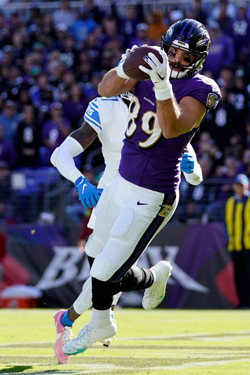 Travis Kelce repeats as the top tight end in the AP’s NFL Top 5 rankings