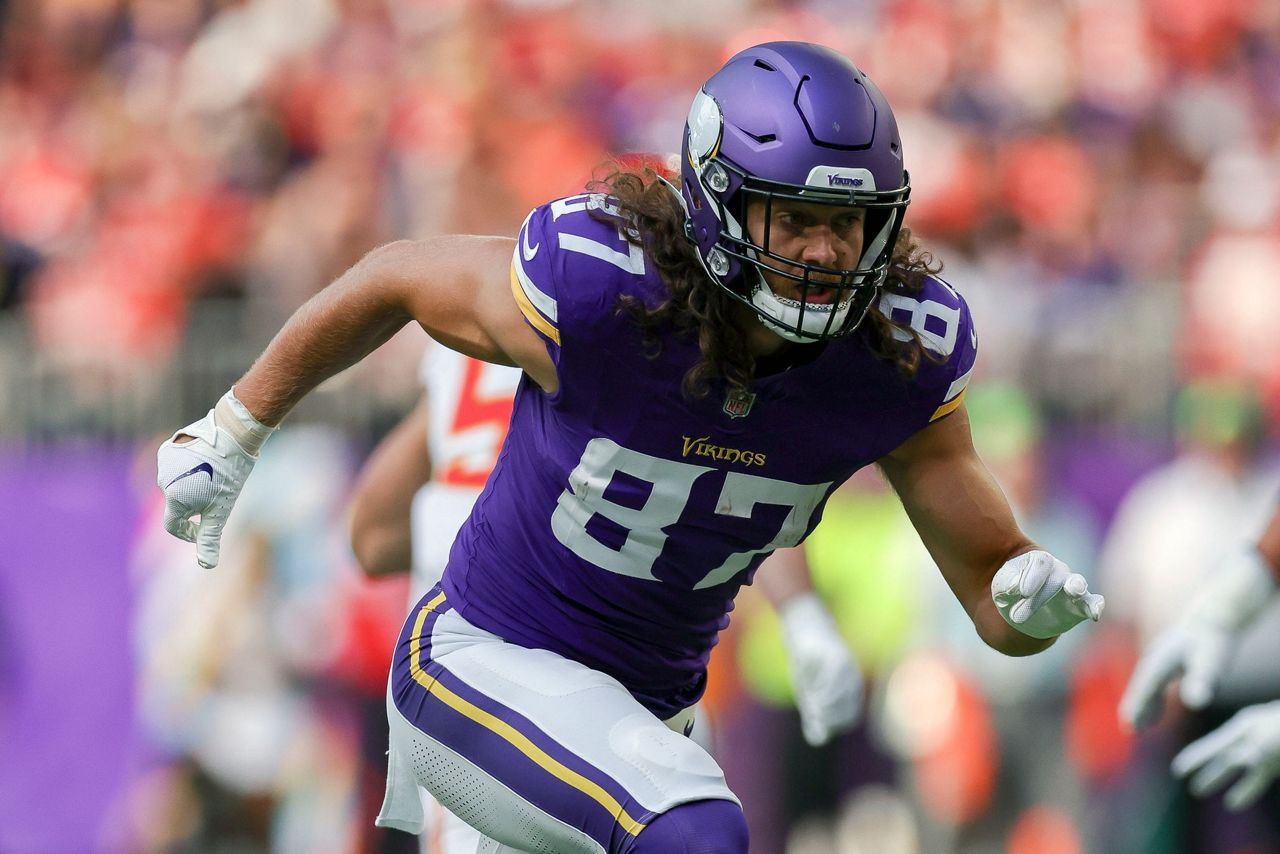 Travis Kelce repeats as the top tight end in the AP’s NFL Top 5 rankings