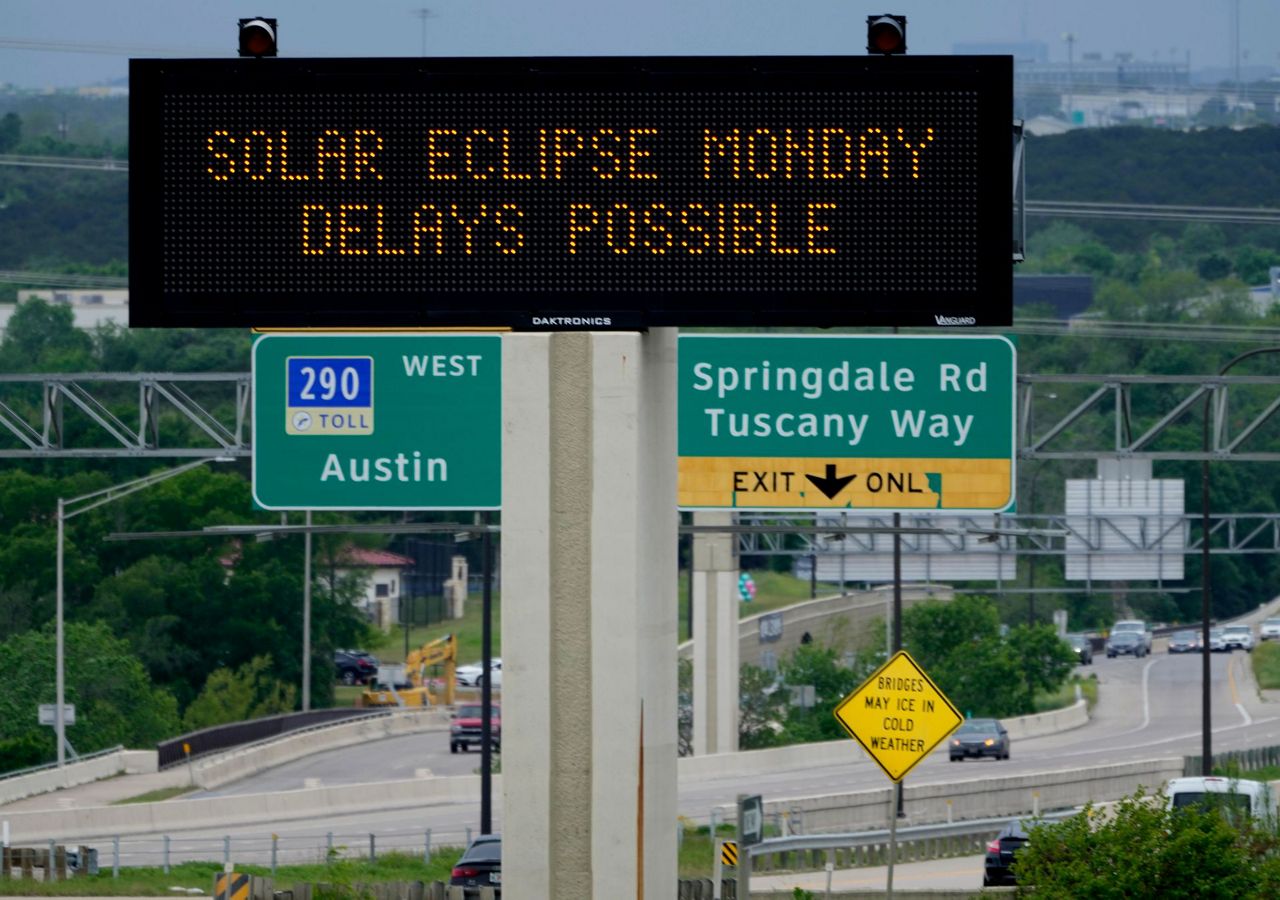 Small town businesses embrace total solar eclipse crowd, come rain or ...