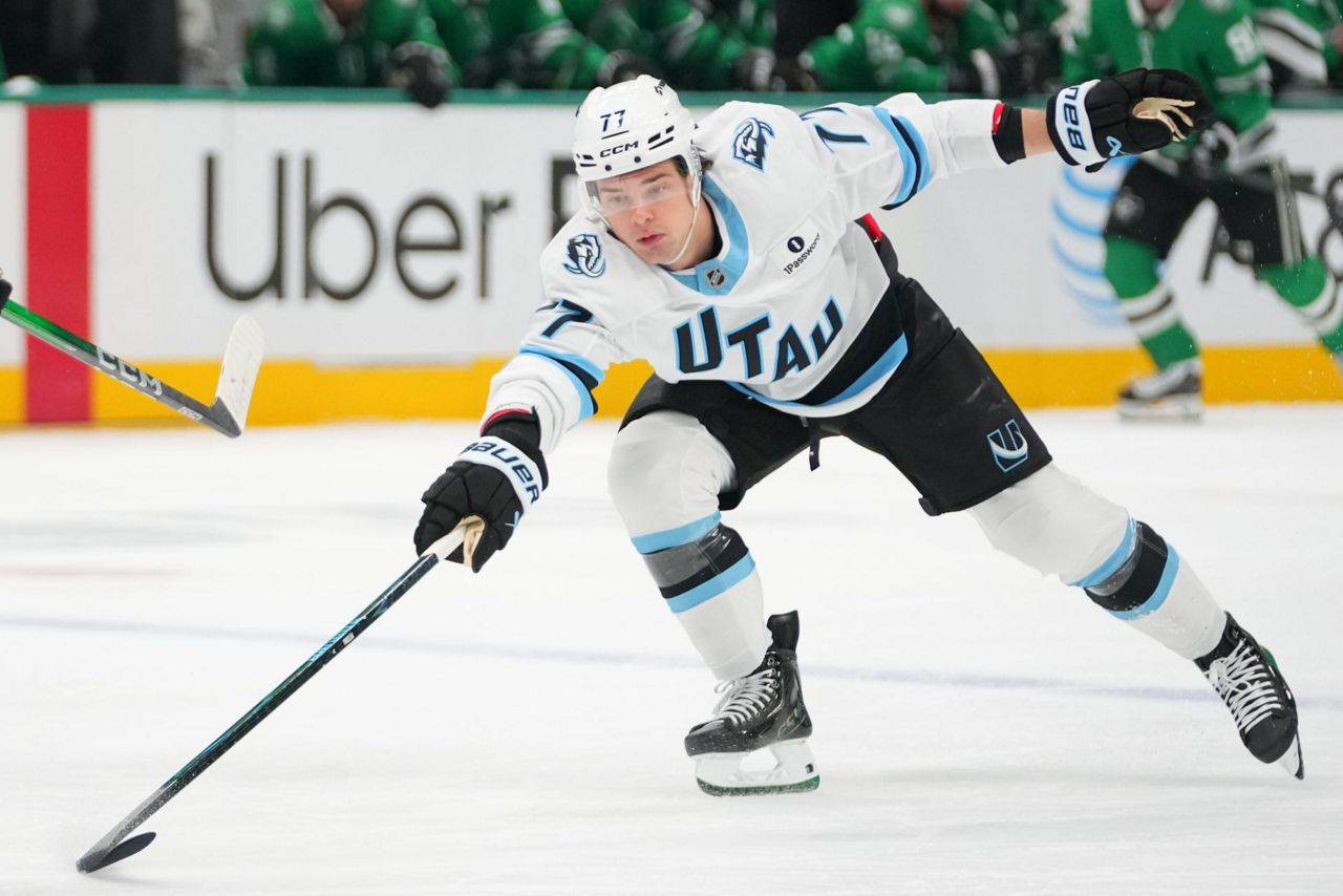 Blackhawks trade Andre Burakovsky to the Senators as the Avalanche ...