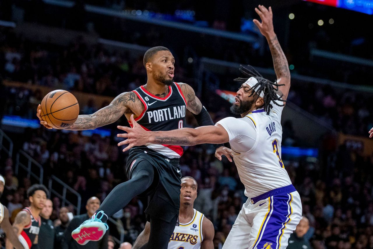 Lillard, Grant lead Blazers' late rally past Lakers, 106-104