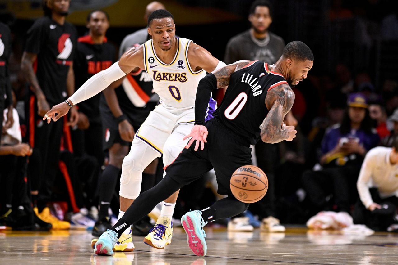 Lillard, Grant lead Blazers' late rally past Lakers, 106-104