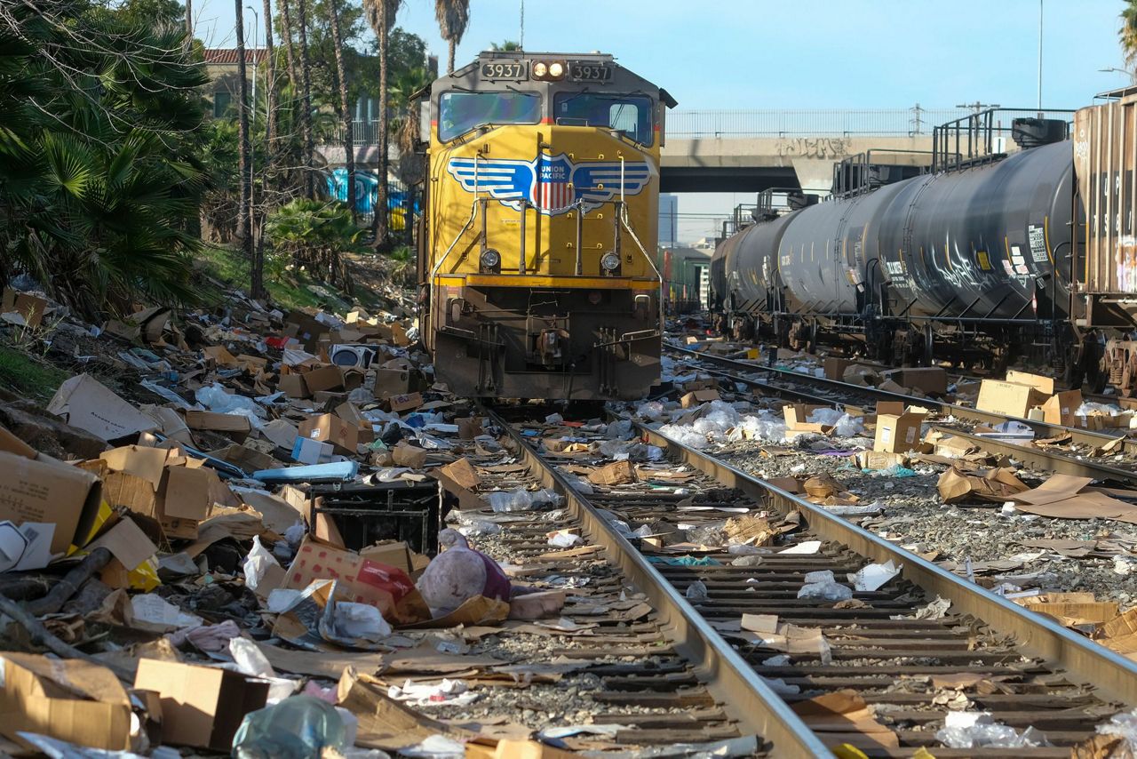 Thieves raiding rail cargo containers in Los Angeles