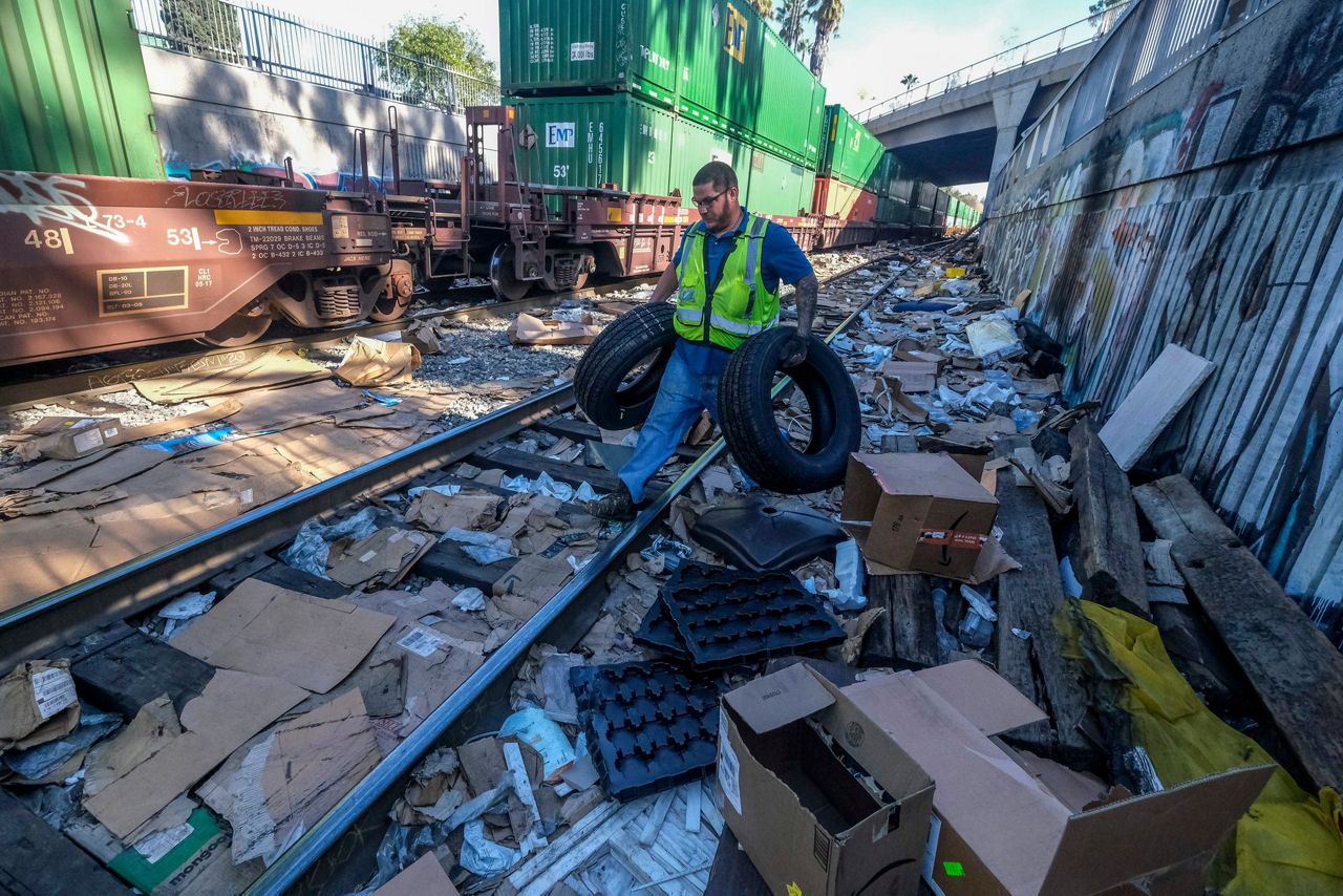 Thieves raiding rail cargo containers in Los Angeles