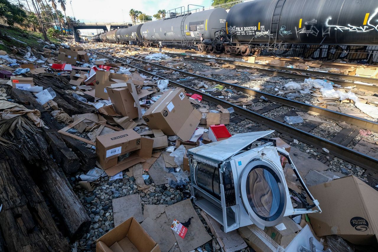 Thieves raiding rail cargo containers in Los Angeles