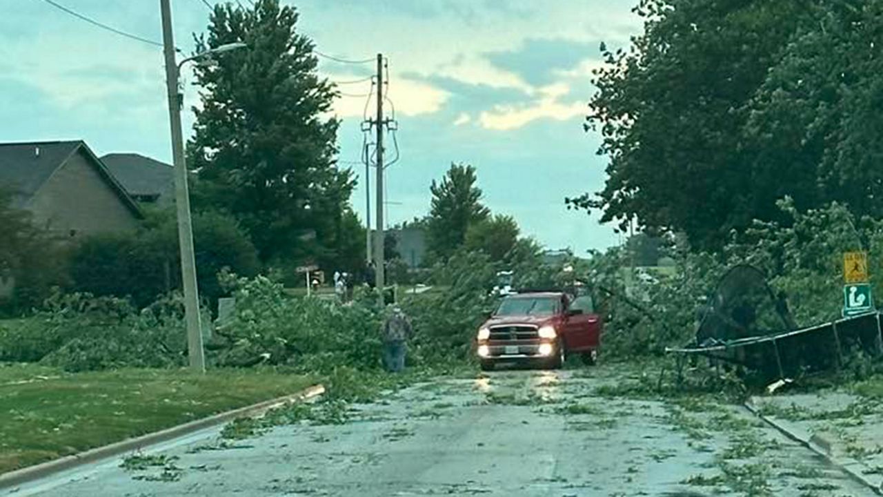 Over 177K without power in Illinois after strong storms