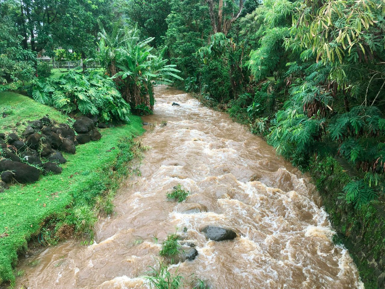 Honolulu dam's neighbors warned as storm raises water levels