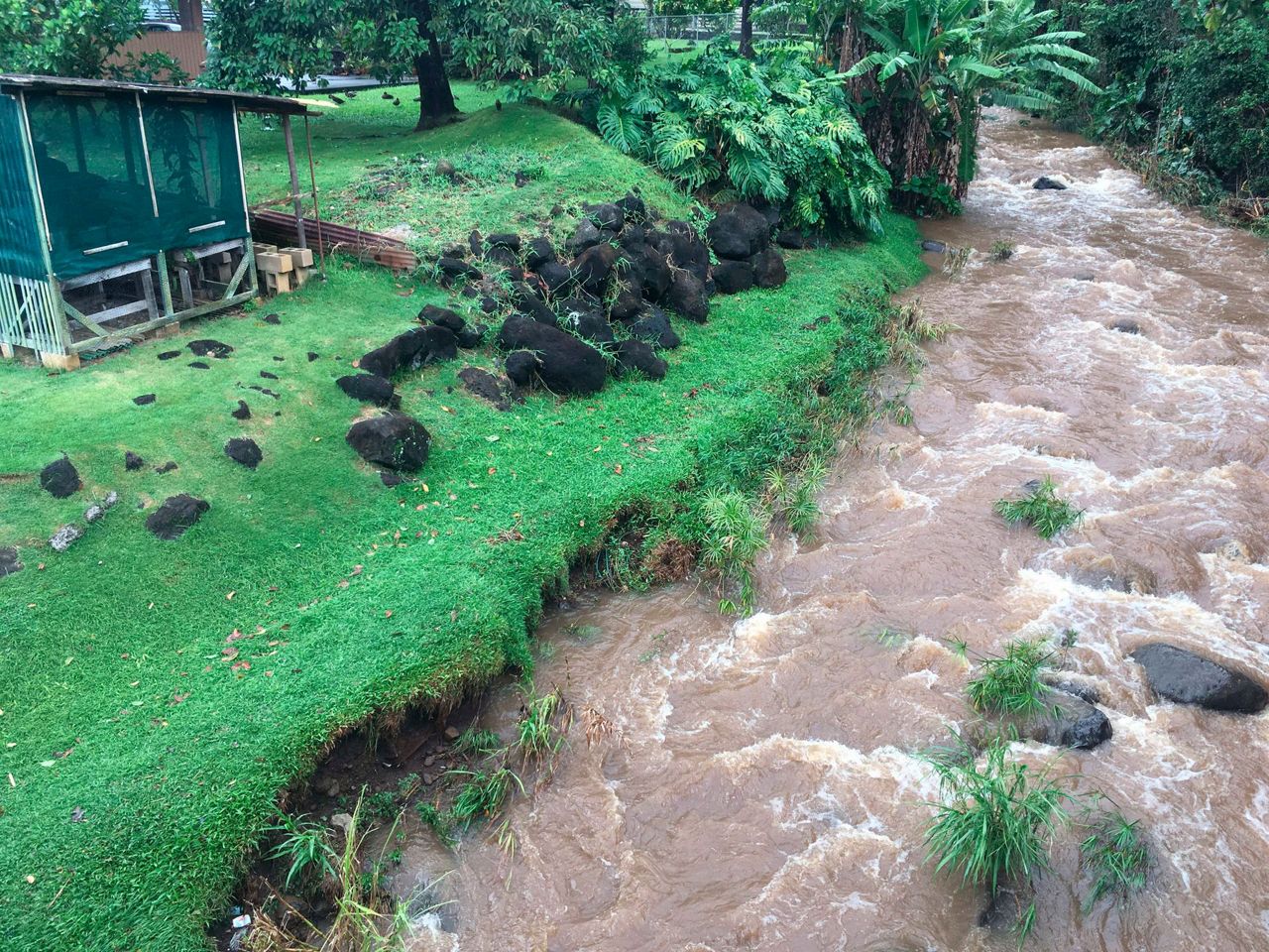 Honolulu dam's neighbors warned as storm raises water levels