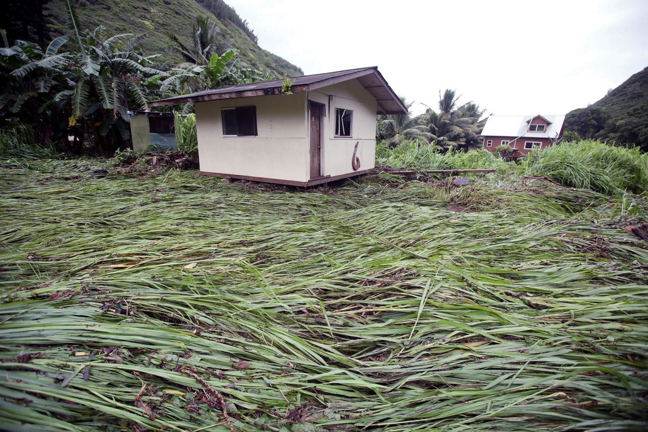 Honolulu dam's neighbors warned as storm raises water levels