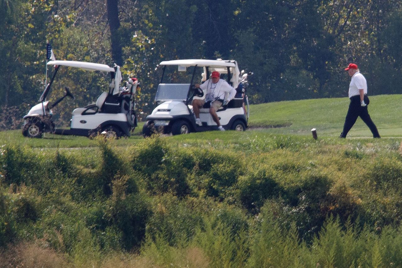 Trump spends Sunday golfing at Virginia club