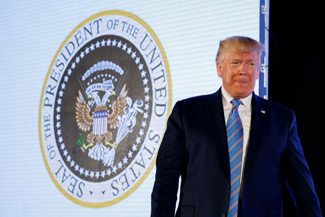 Eagle with golf clubs? Altered seal at Trump speech