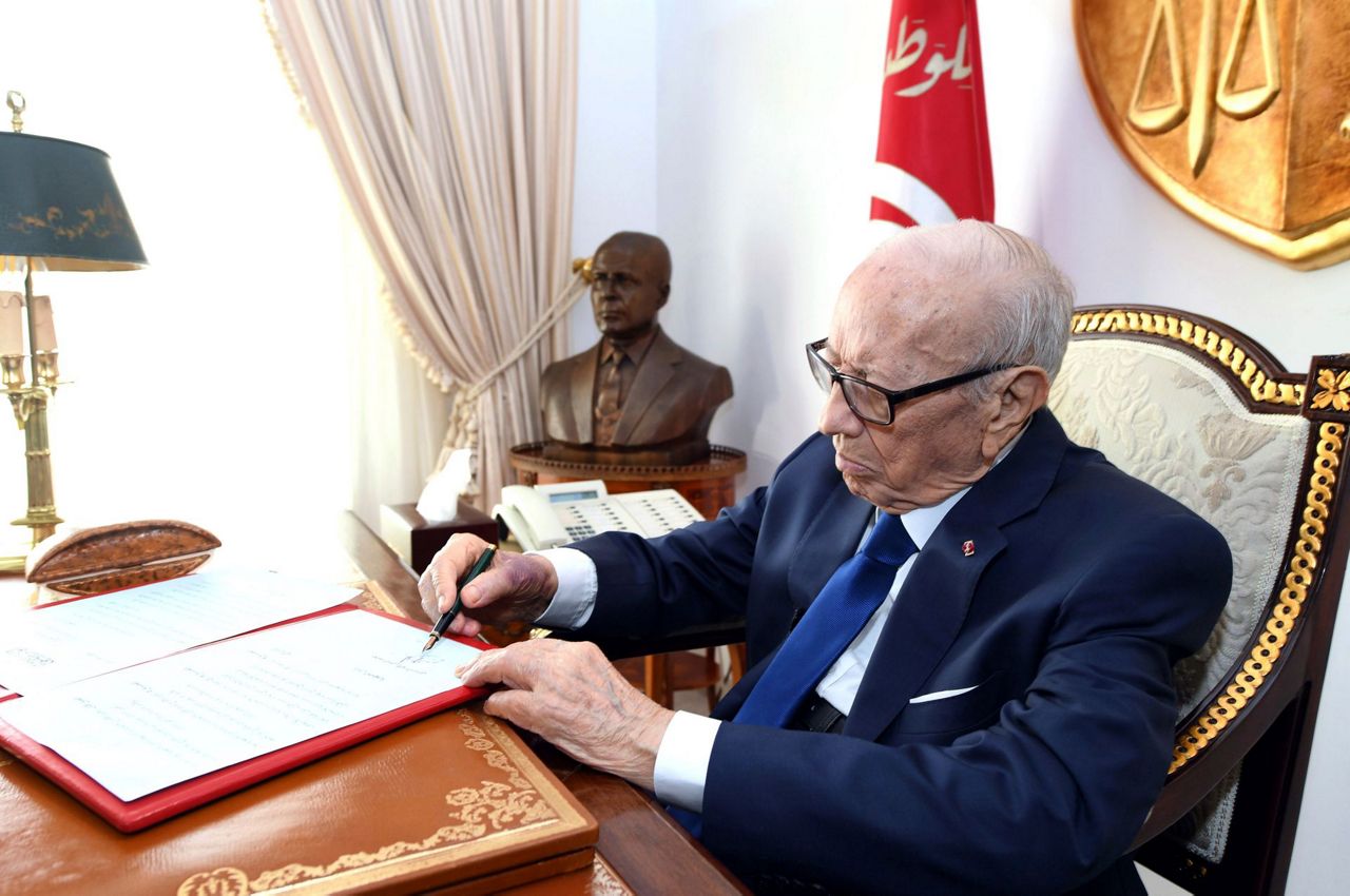 Tunisian leader appears after hospital, signing key decrees