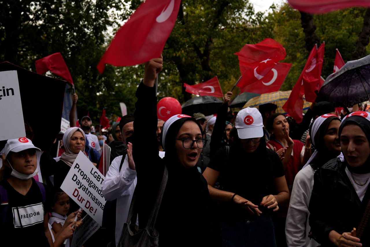 Anti-LGBTQ protest in Turkey backs protecting family values