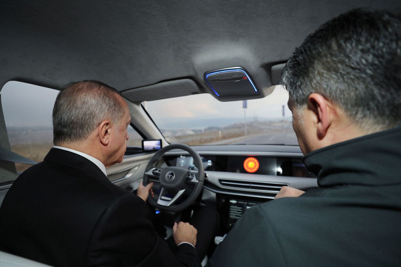Turkish leader unveils prototypes of 1st domestic car