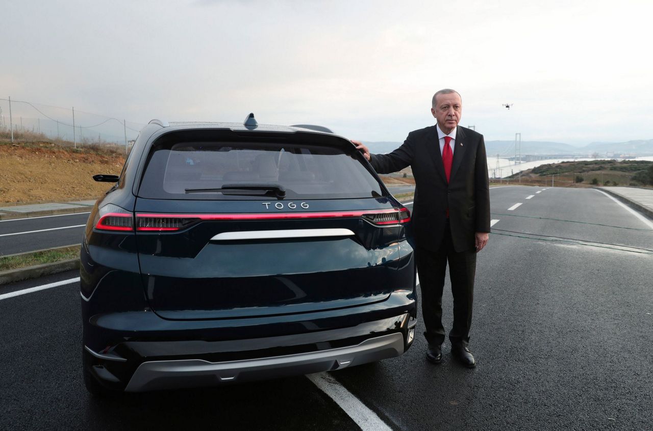 Turkish leader unveils prototypes of 1st domestic car