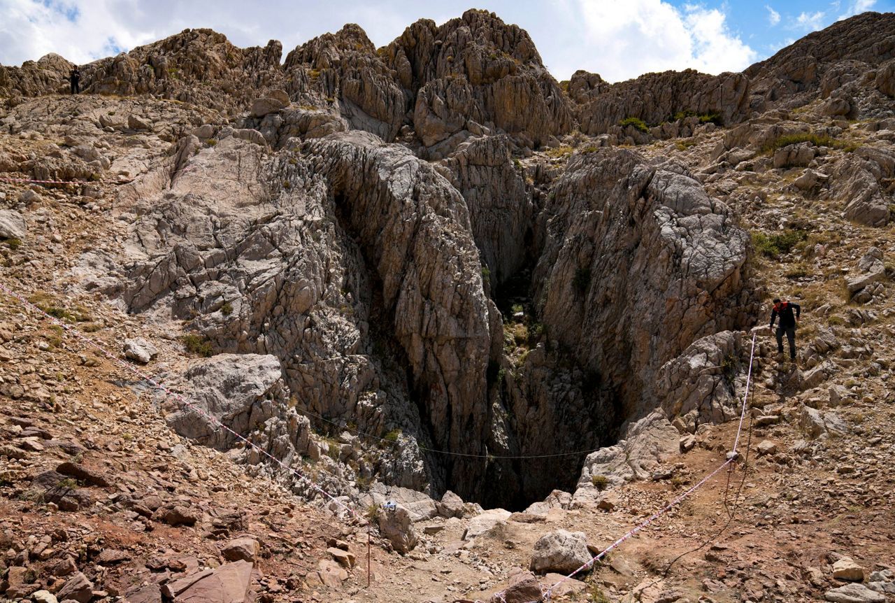 Rescue begins of ailing US researcher stuck 3,000 feet inside a Turkish ...