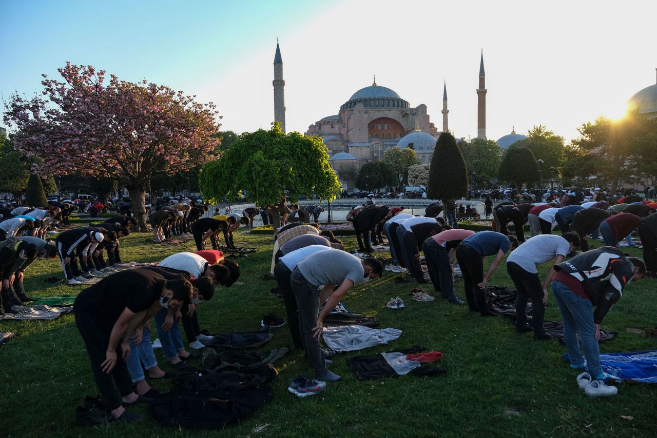 Virus Stifles Muslims Eid Al Fitr Celebrations For 2nd Year